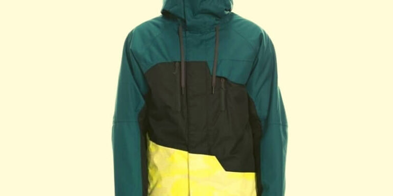 686 Snowboarding Jackets Review: Pros & Cons (2024)