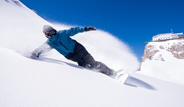 How to Carve on a Snowboard (5 Quick Tips)