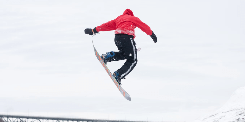How to Snowboard Moguls in 4 Steps (With Tips)
