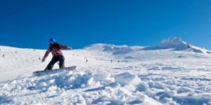 How to Turn on a Snowboard (Basic Techniques + Tips)