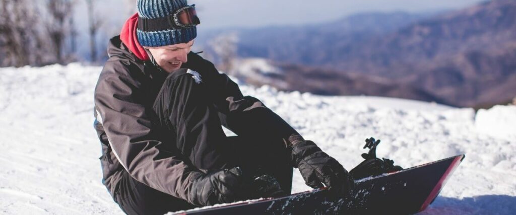 What to Wear for Snowboarding This Winter (Complete Guide)